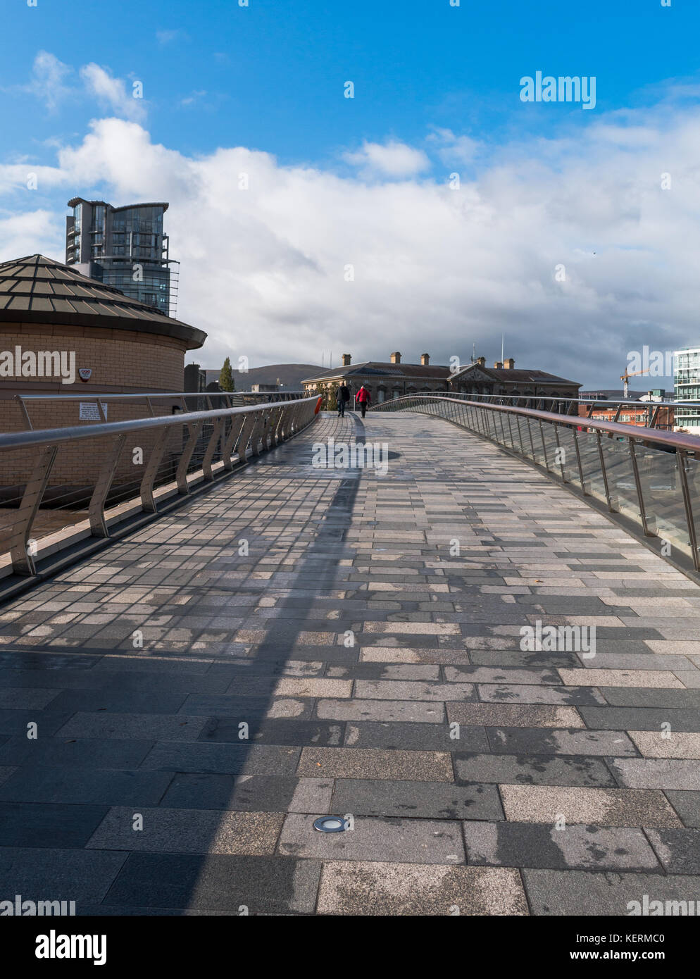 Pedestrian bridge over river lagan hi-res stock photography and images ...