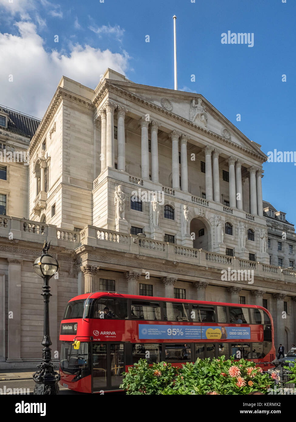 Bank of england building and london hi-res stock photography and images ...