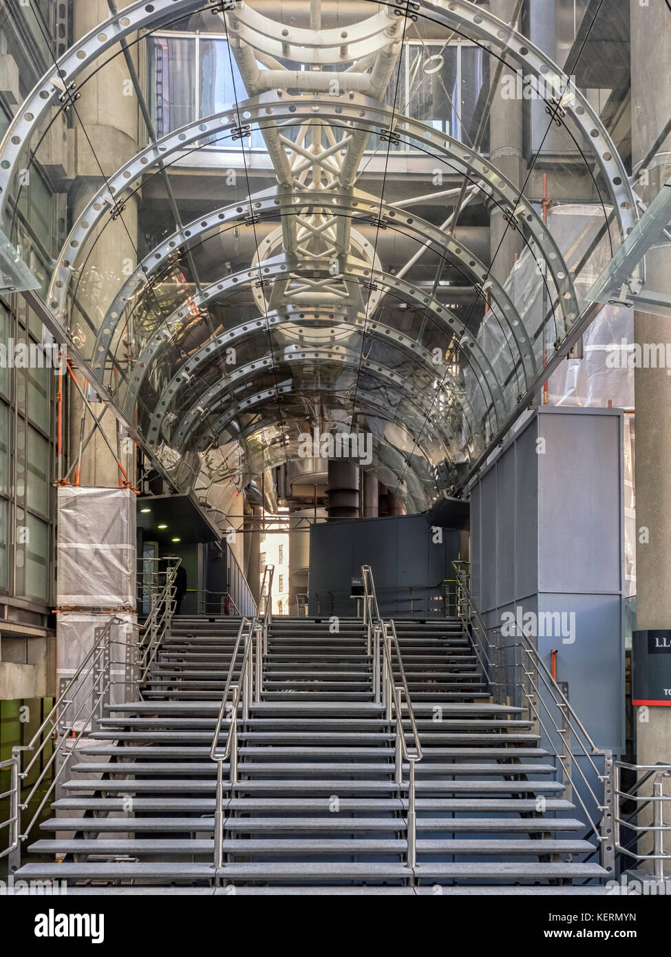 Leadenhall building london entrance hi-res stock photography and images ...