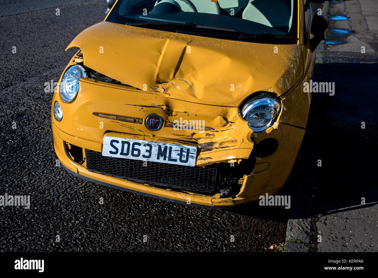 Accident damaged car uk hi-res stock photography and images - Alamy