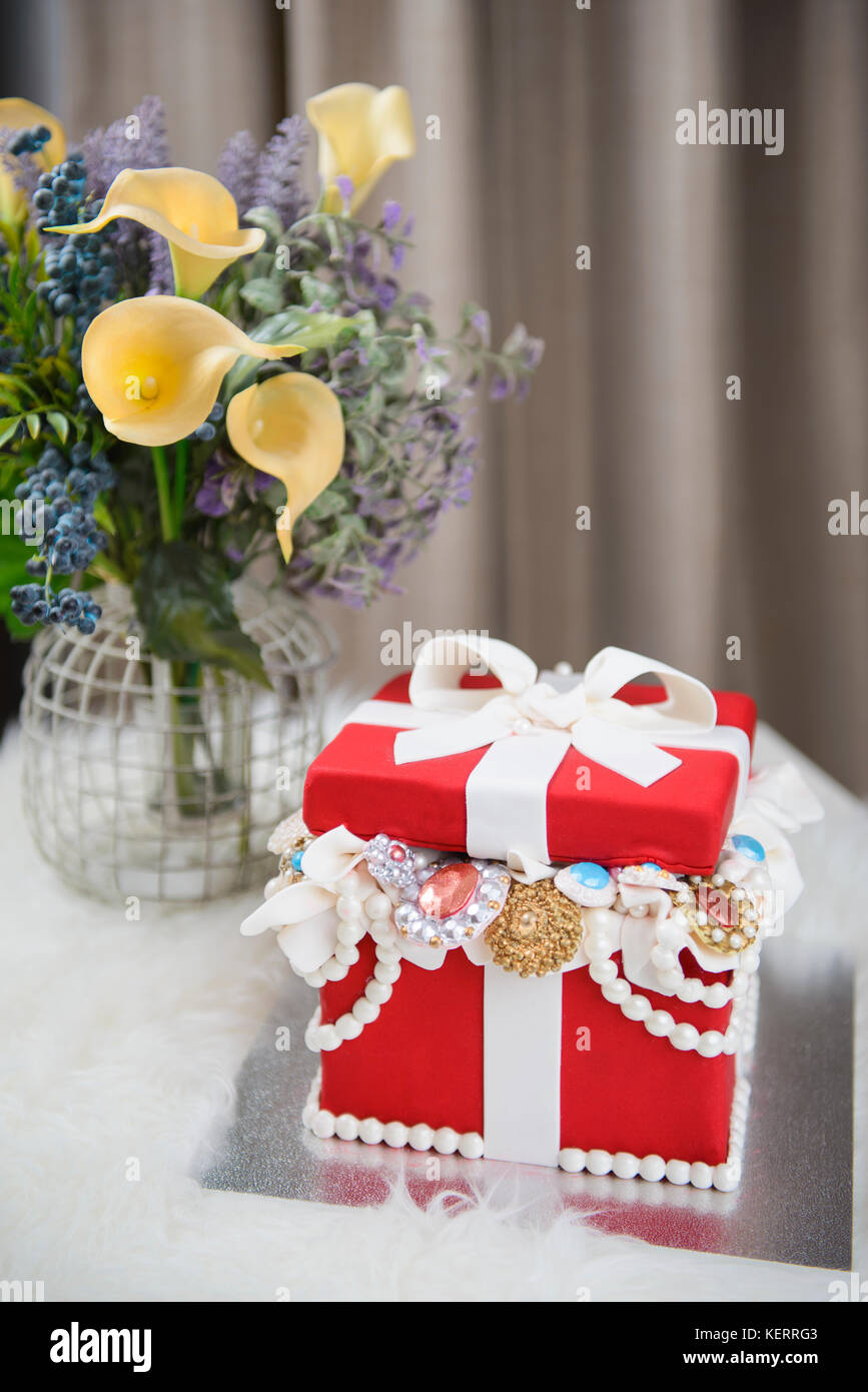 Decoration of red box cake Stock Photo - Alamy