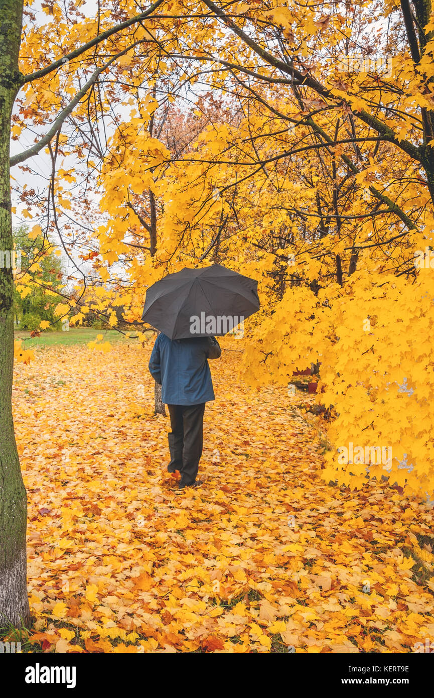 Sad man in rain outdoor hi-res stock photography and images - Alamy