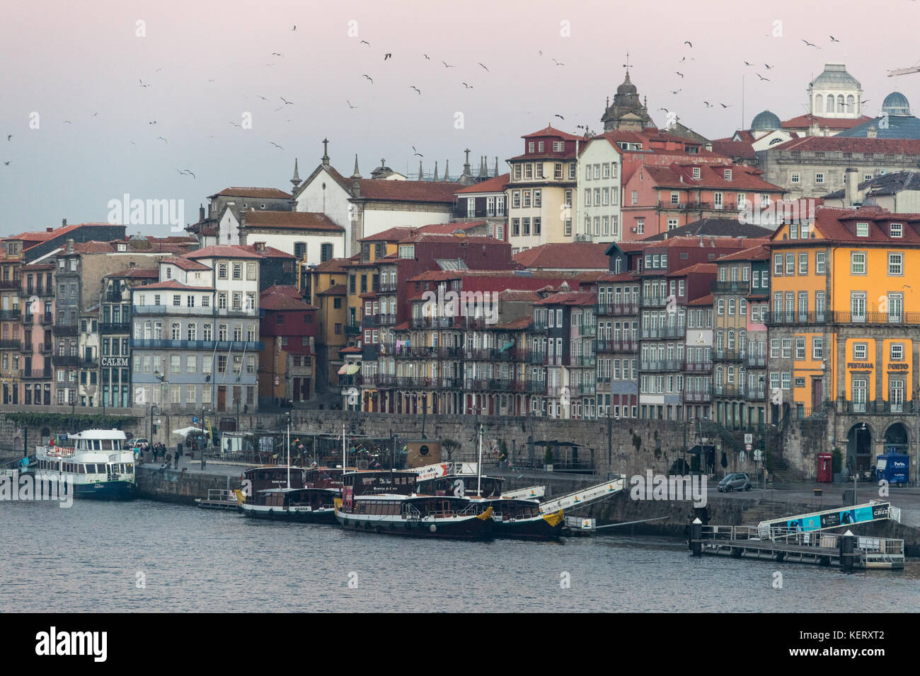 Riverfront architecture hi-res stock photography and images - Alamy