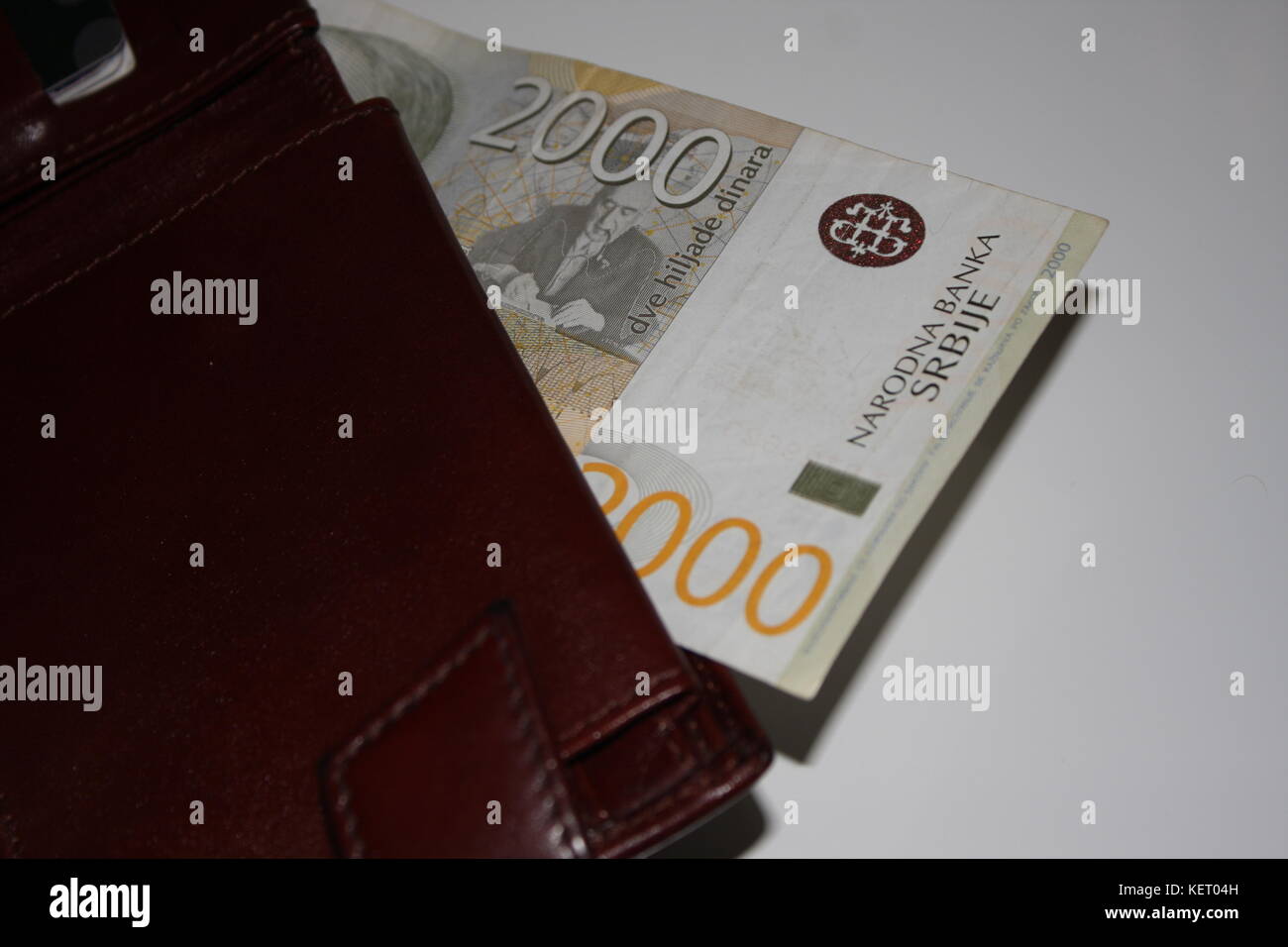 Banknote of 2000 Serbian dinars (RSD Stock Photo - Alamy