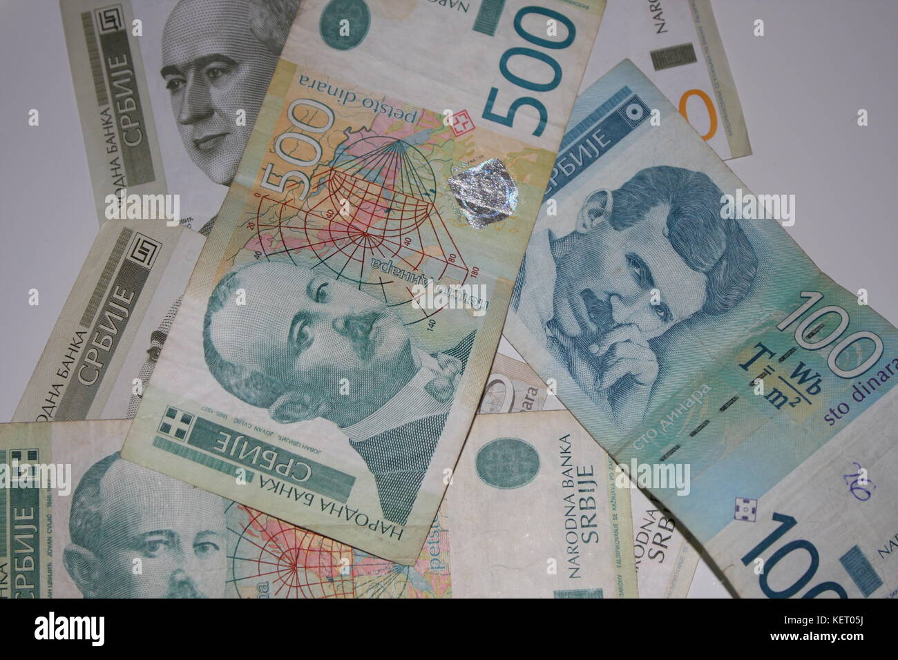 Banknote of 2000 Serbian dinars (RSD Stock Photo - Alamy