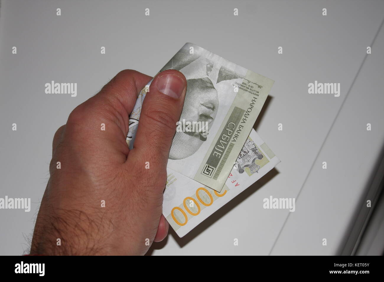 Banknote of 2000 Serbian dinars (RSD Stock Photo - Alamy