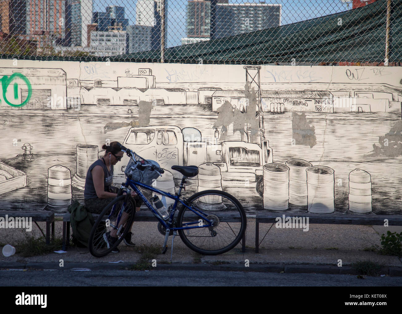 Bicycle mural hi-res stock photography and images - Alamy