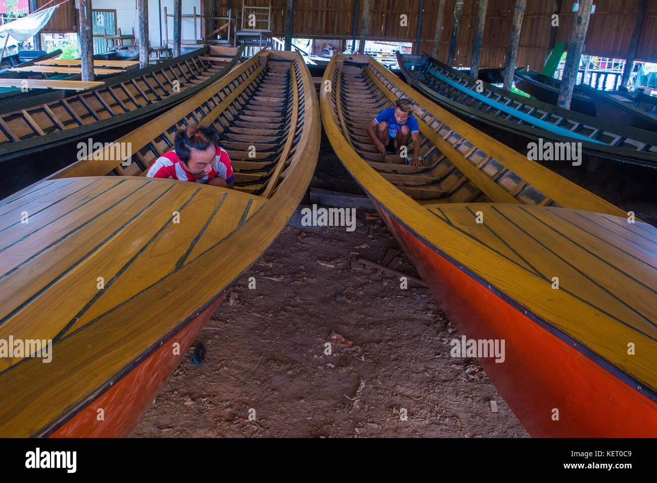 A Burmese man building a boat in Inle lake Myanmar Stock Photo - Alamy