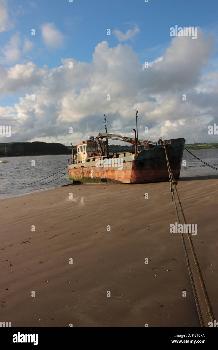 Beached Boat at Ferry side Stock Photo - Alamy