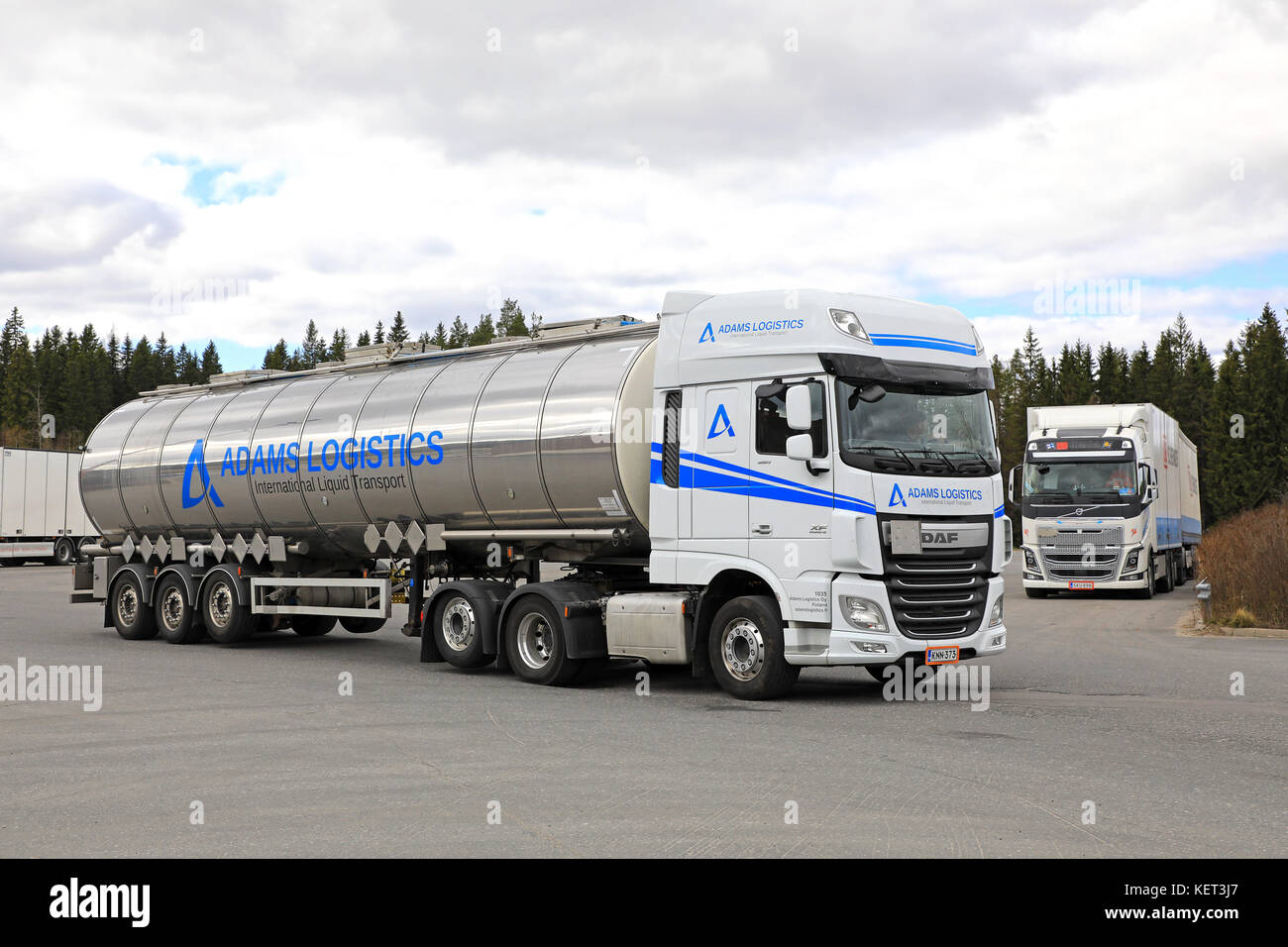 Daf commercial tanker trucks hi-res stock photography and images - Alamy