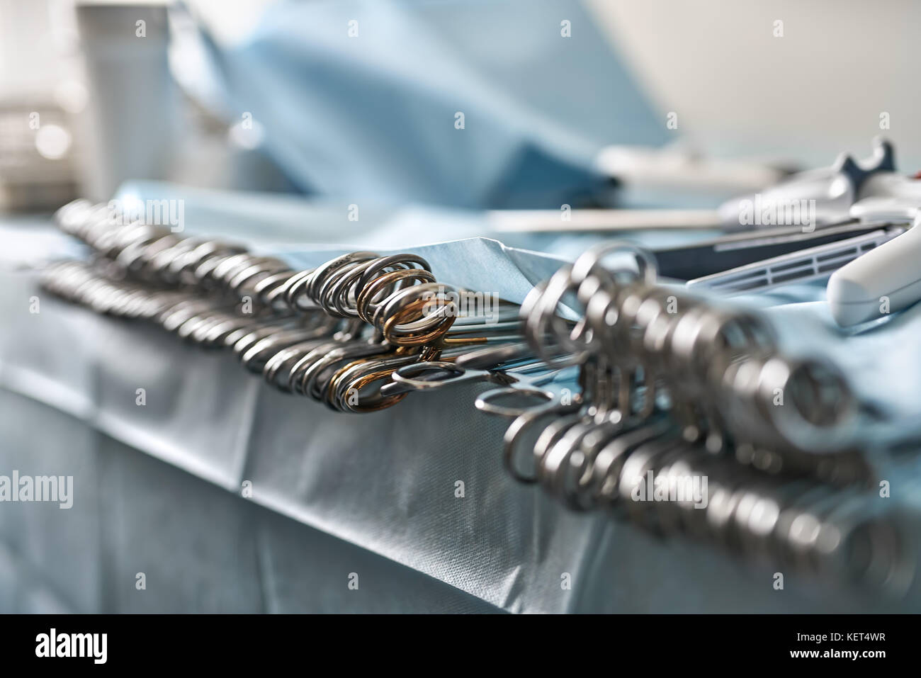 Surgical forceps hi-res stock photography and images - Alamy