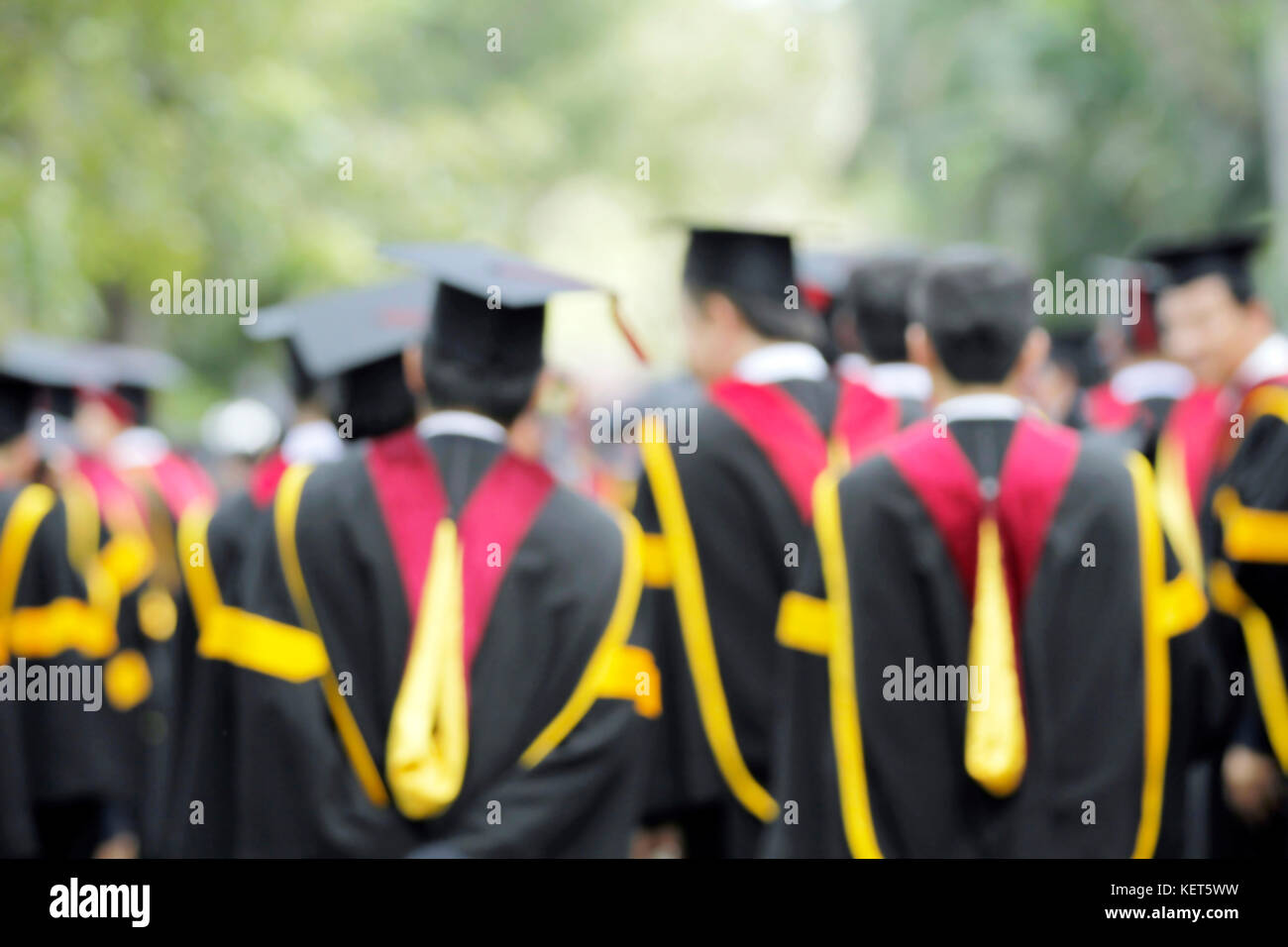 Graduates walking black and white hi-res stock photography and images ...