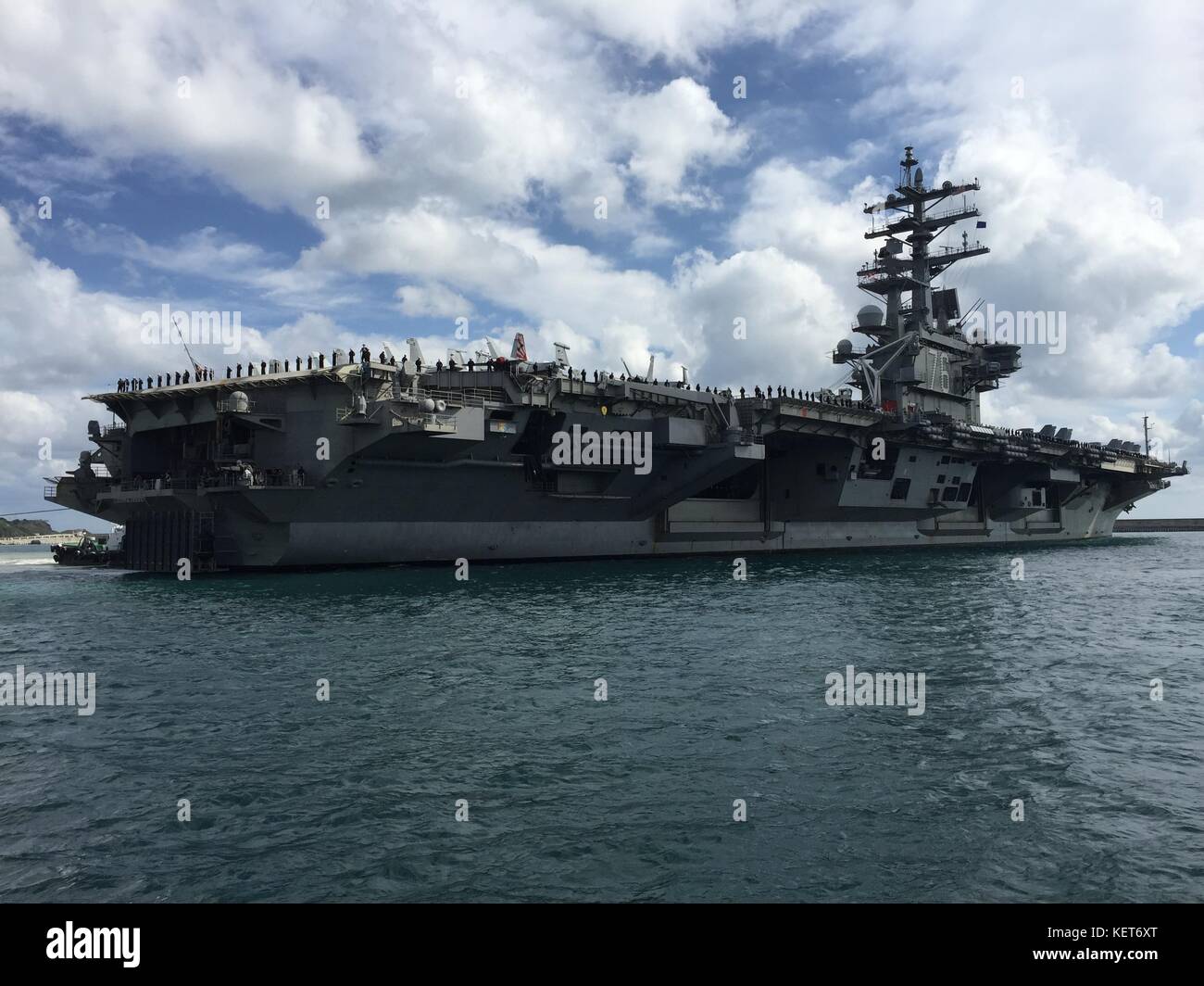The USS Ronald Reagan (CVN 76) Carrier Strike Group pulled into port at ...