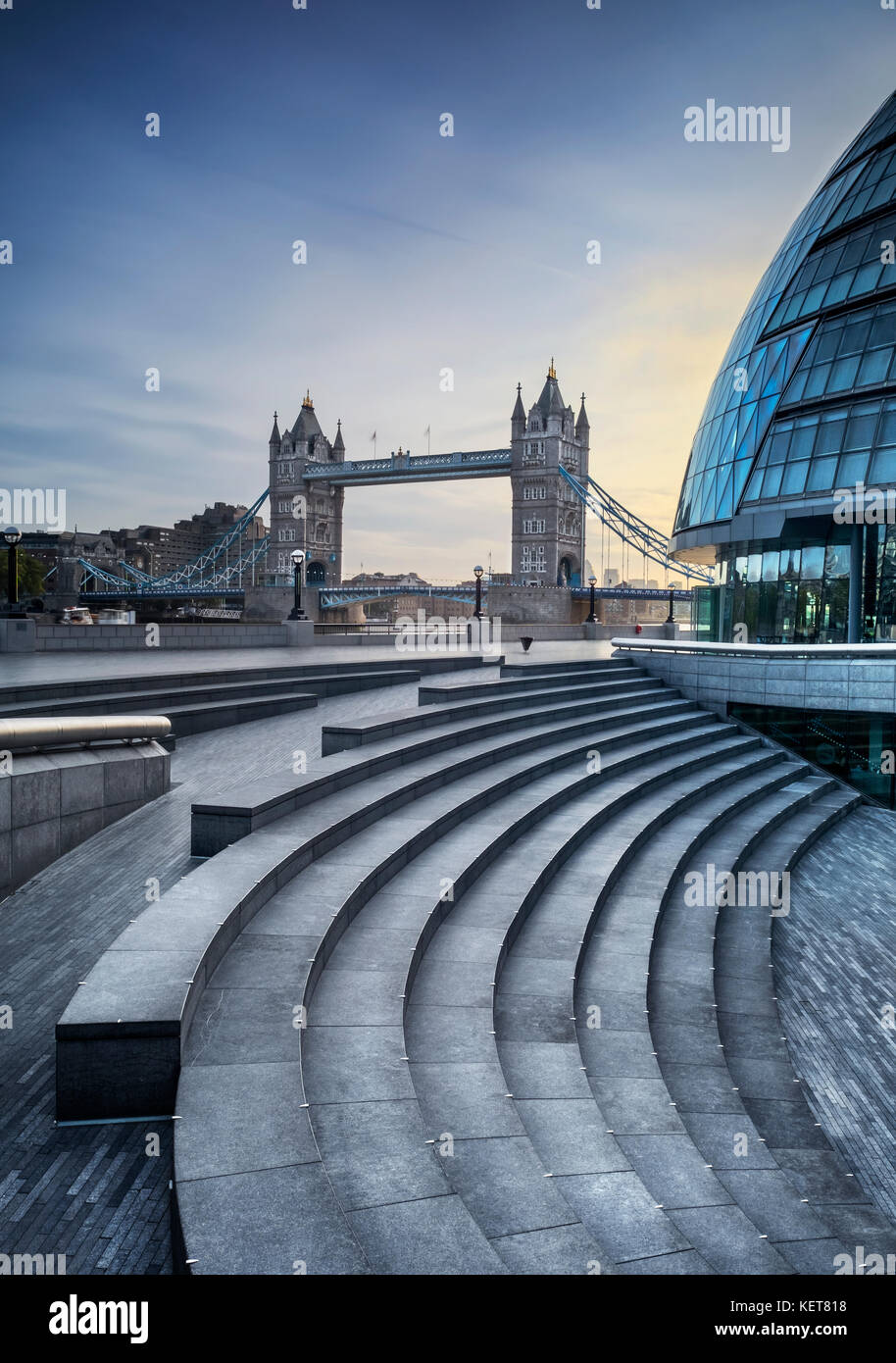 Tower bridge london sunrise hi-res stock photography and images - Alamy