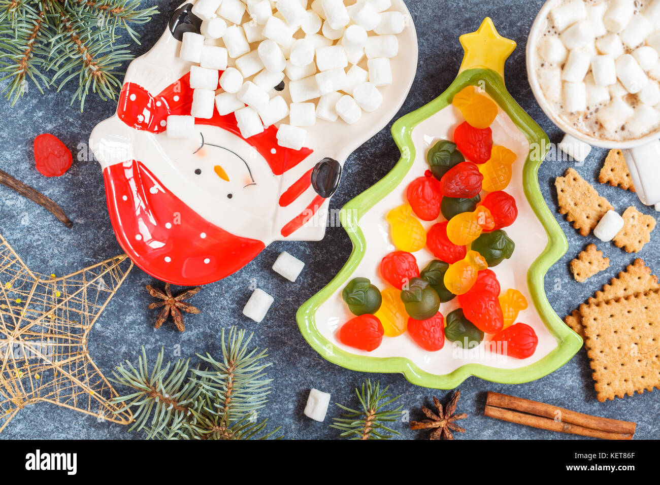 Plates of sweets hi-res stock photography and images - Alamy