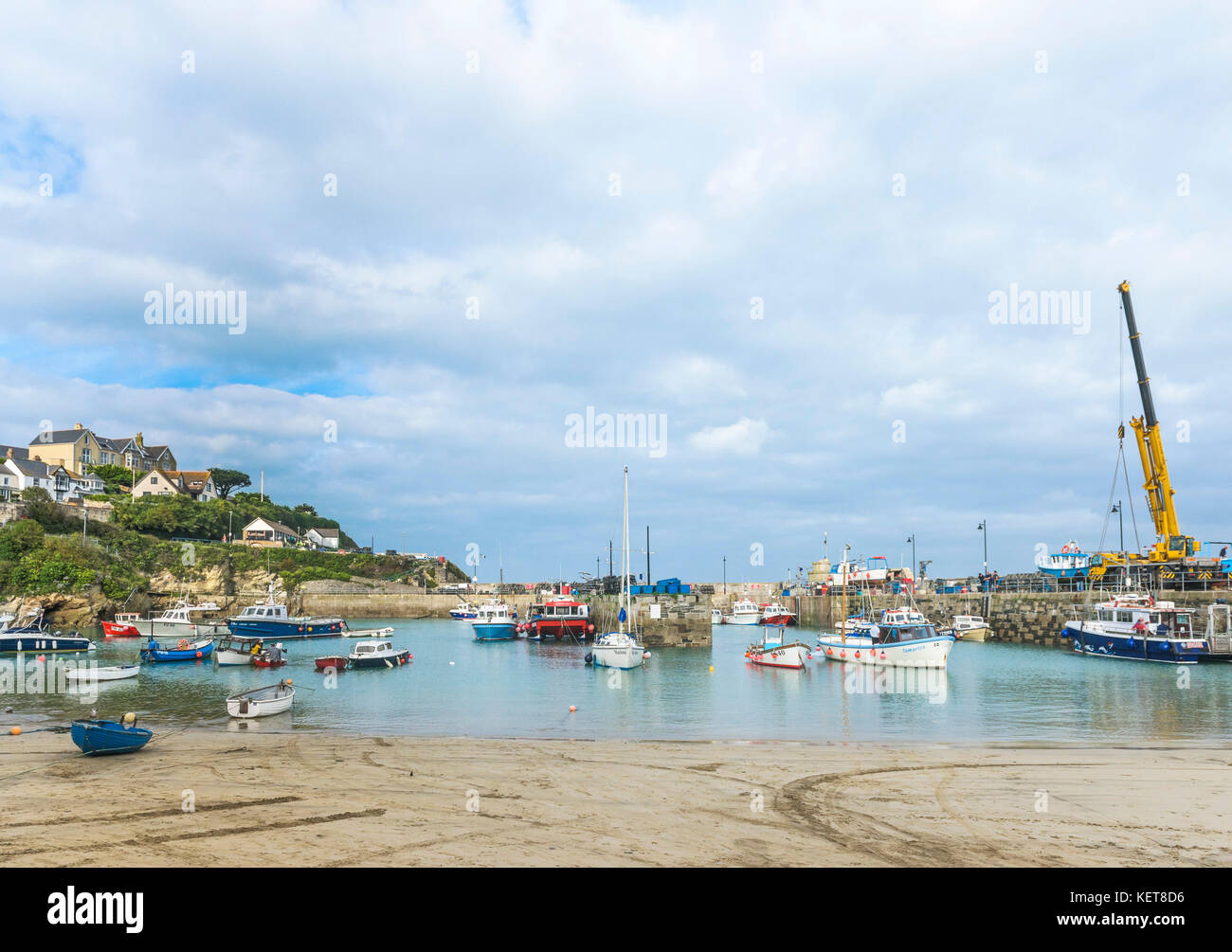 Newquay Harbour Cornwall - boats tied up at low tide in Newquay Harbour ...