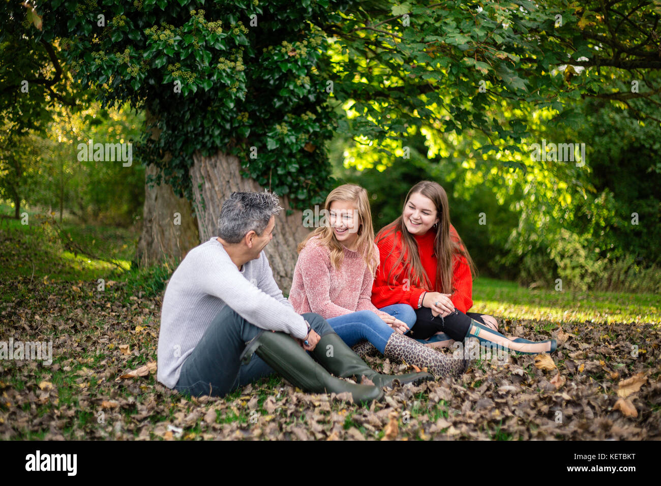 Kids sat talking hi-res stock photography and images - Alamy