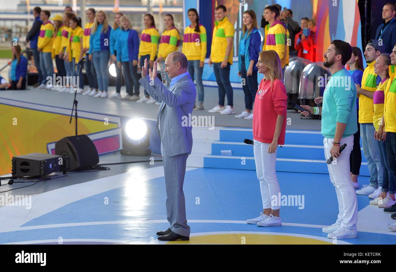 Russian President Vladimir Putin welcomes participants at the World ...