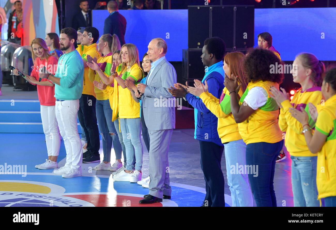Russian President Vladimir Putin welcomes participants at the World ...