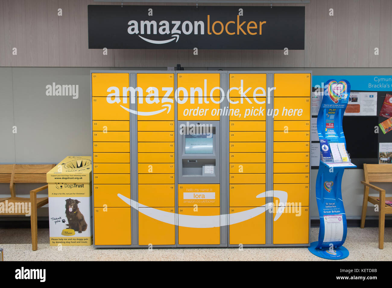 Amazon locker hi-res stock photography and images - Alamy