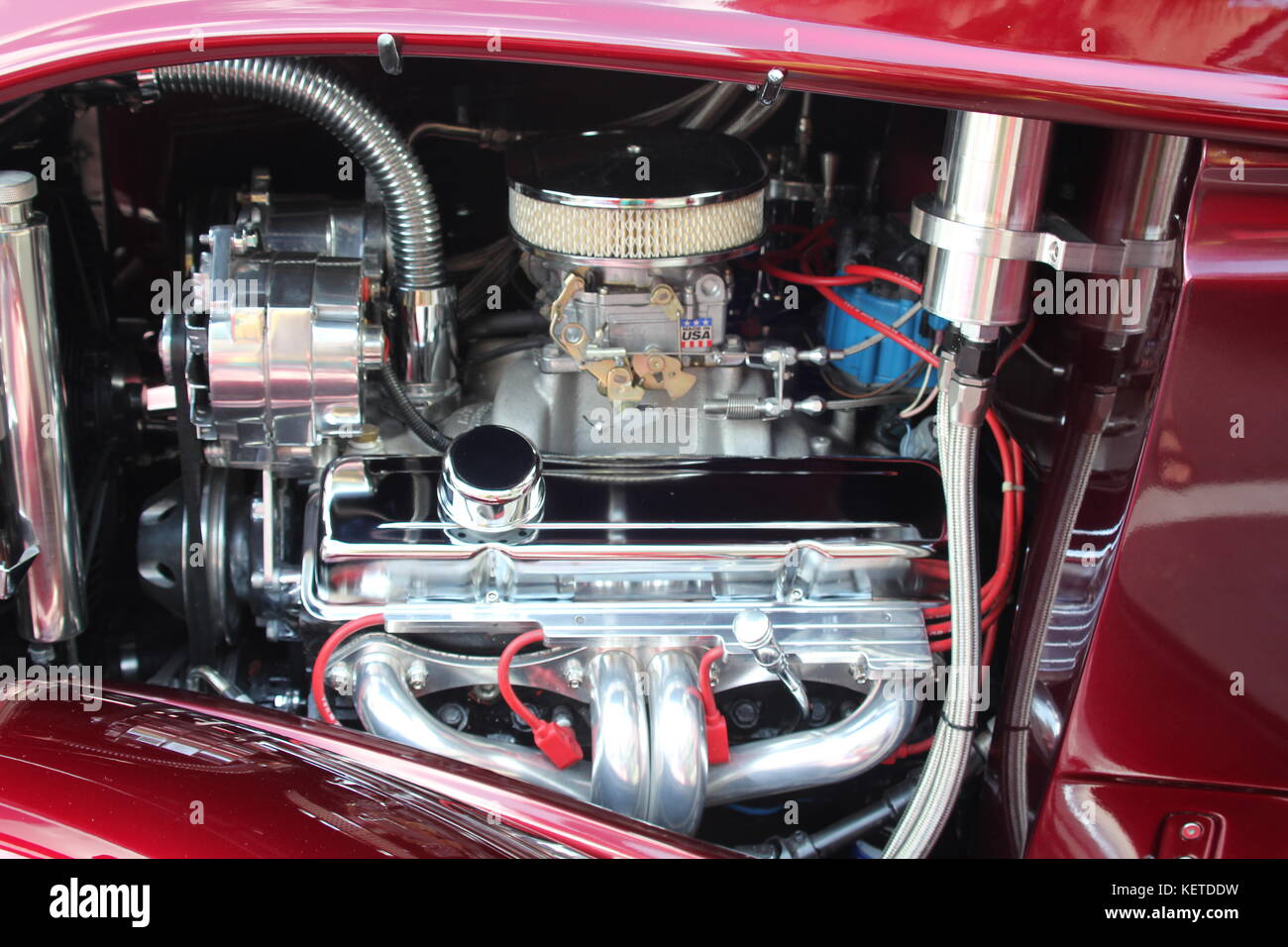 CLASSIC CAR ENGINE Stock Photo - Alamy