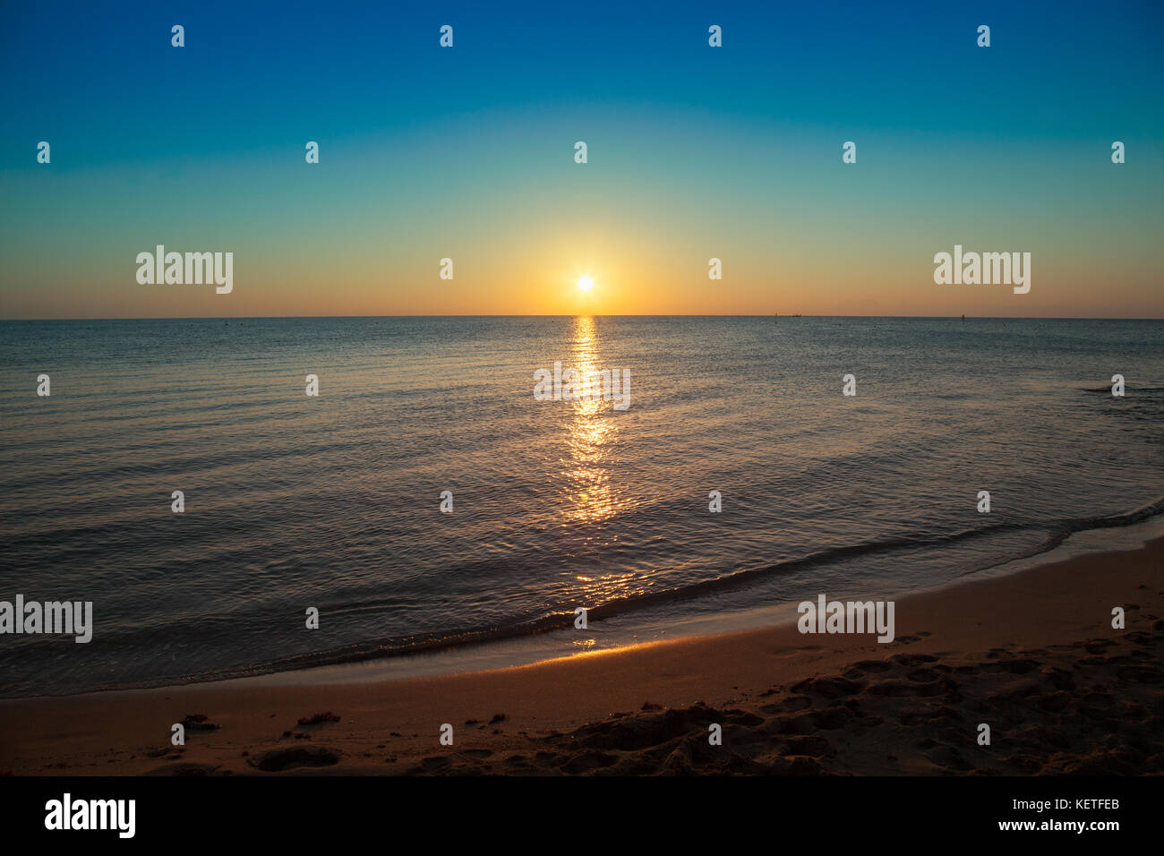 Early morning, sunrise over the sea Stock Photo - Alamy