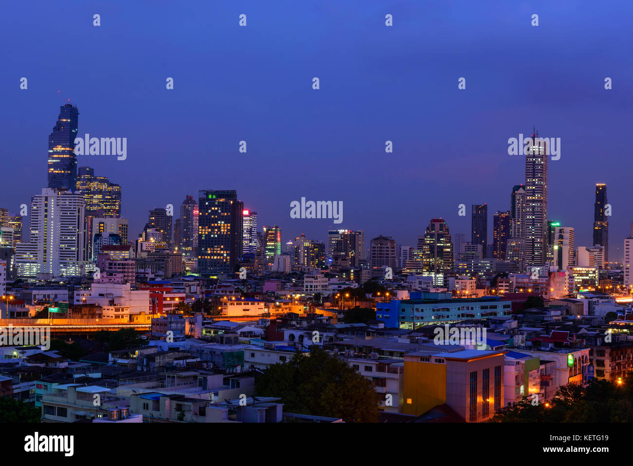 high building in city Stock Photo - Alamy