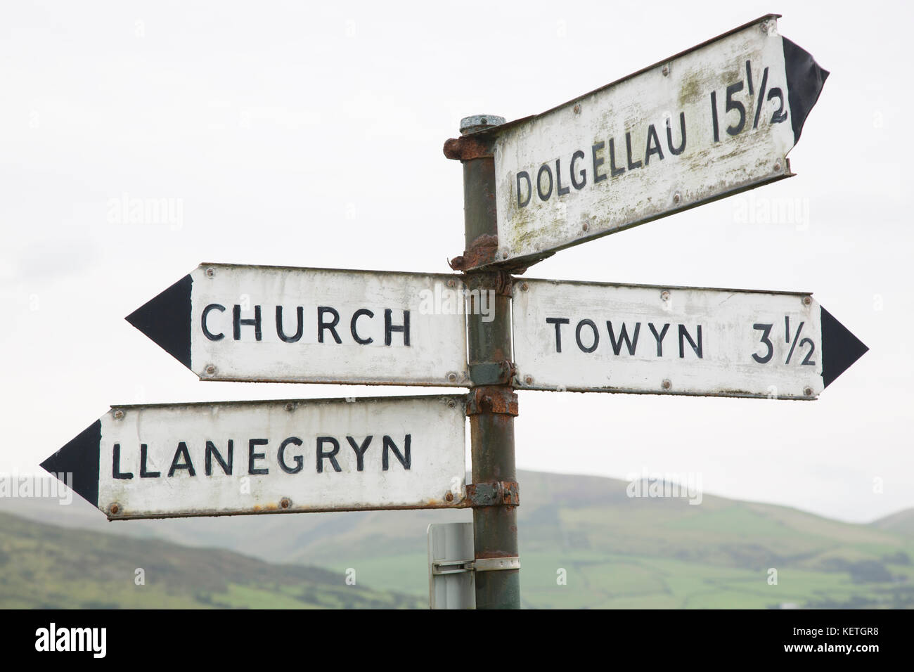 Welsh Direction Signpost; Wales; UK Stock Photo - Alamy