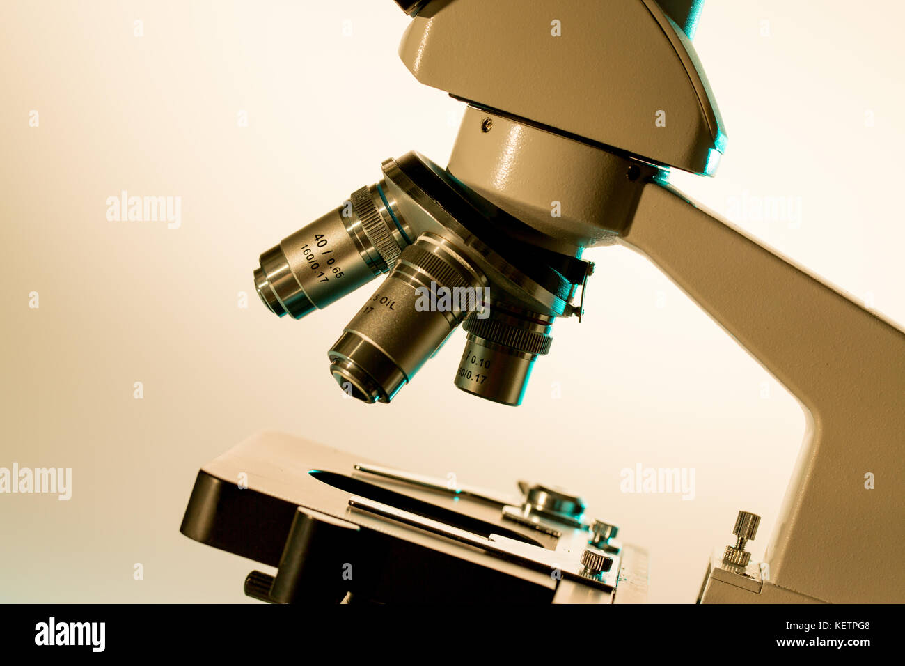 Lenses and microscope eyepieces for scientific research Stock Photo - Alamy