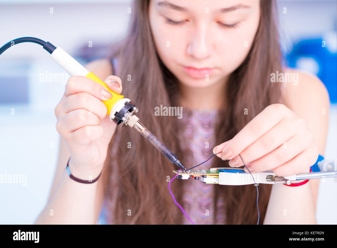 Soldering circuit board student hi-res stock photography and images - Alamy