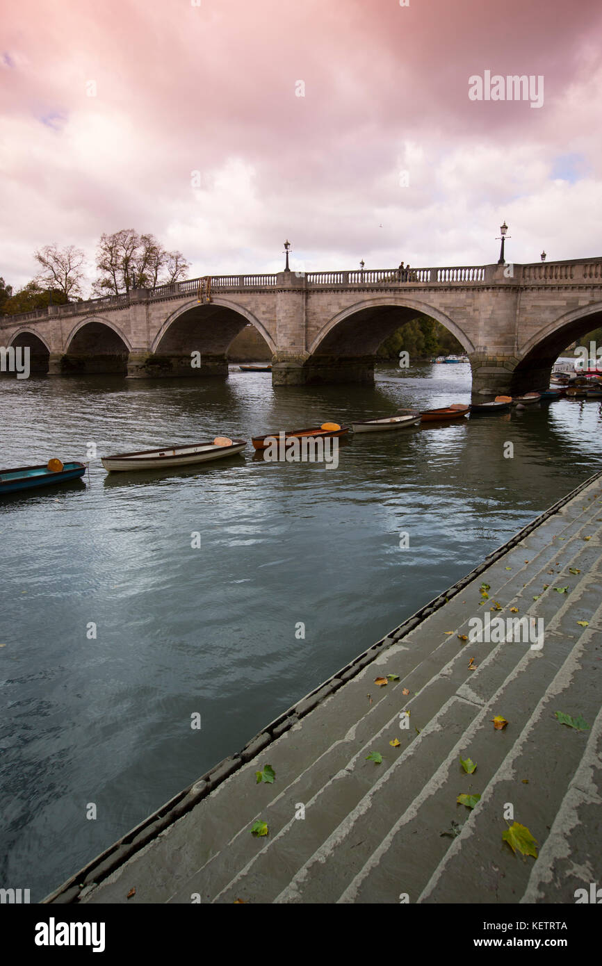 18th century stone arch bridge hi-res stock photography and images - Alamy