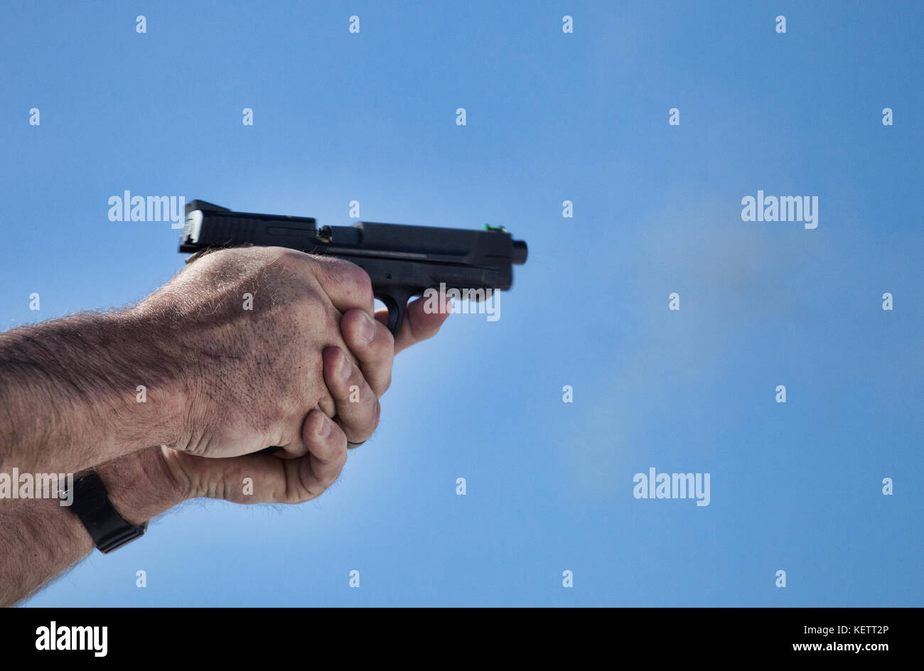 Starting pistol hi-res stock photography and images - Alamy
