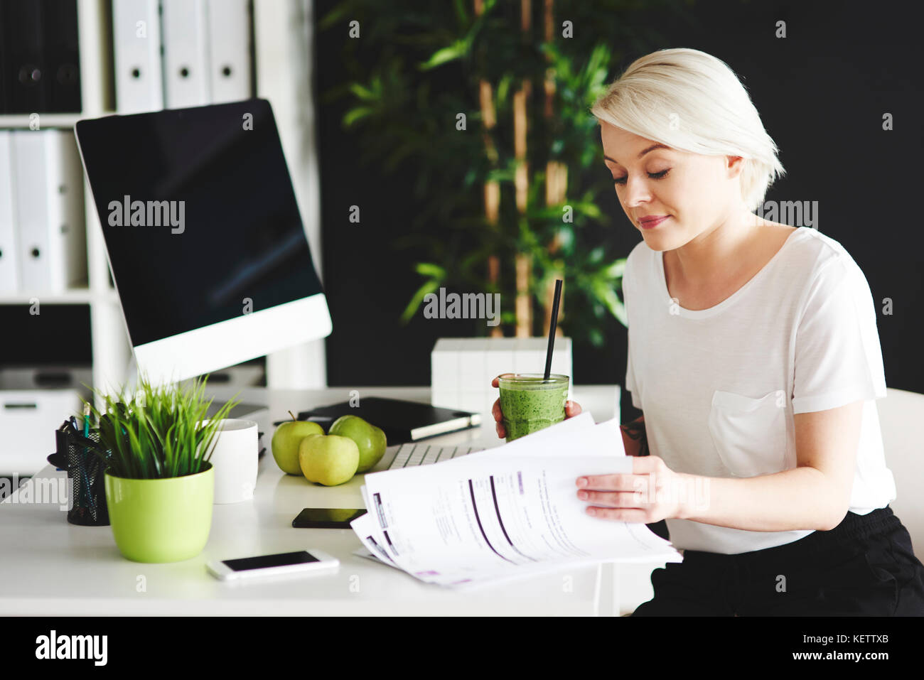 Important documents hi-res stock photography and images - Alamy