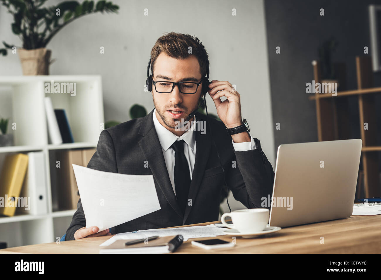 call center worker Stock Photo - Alamy