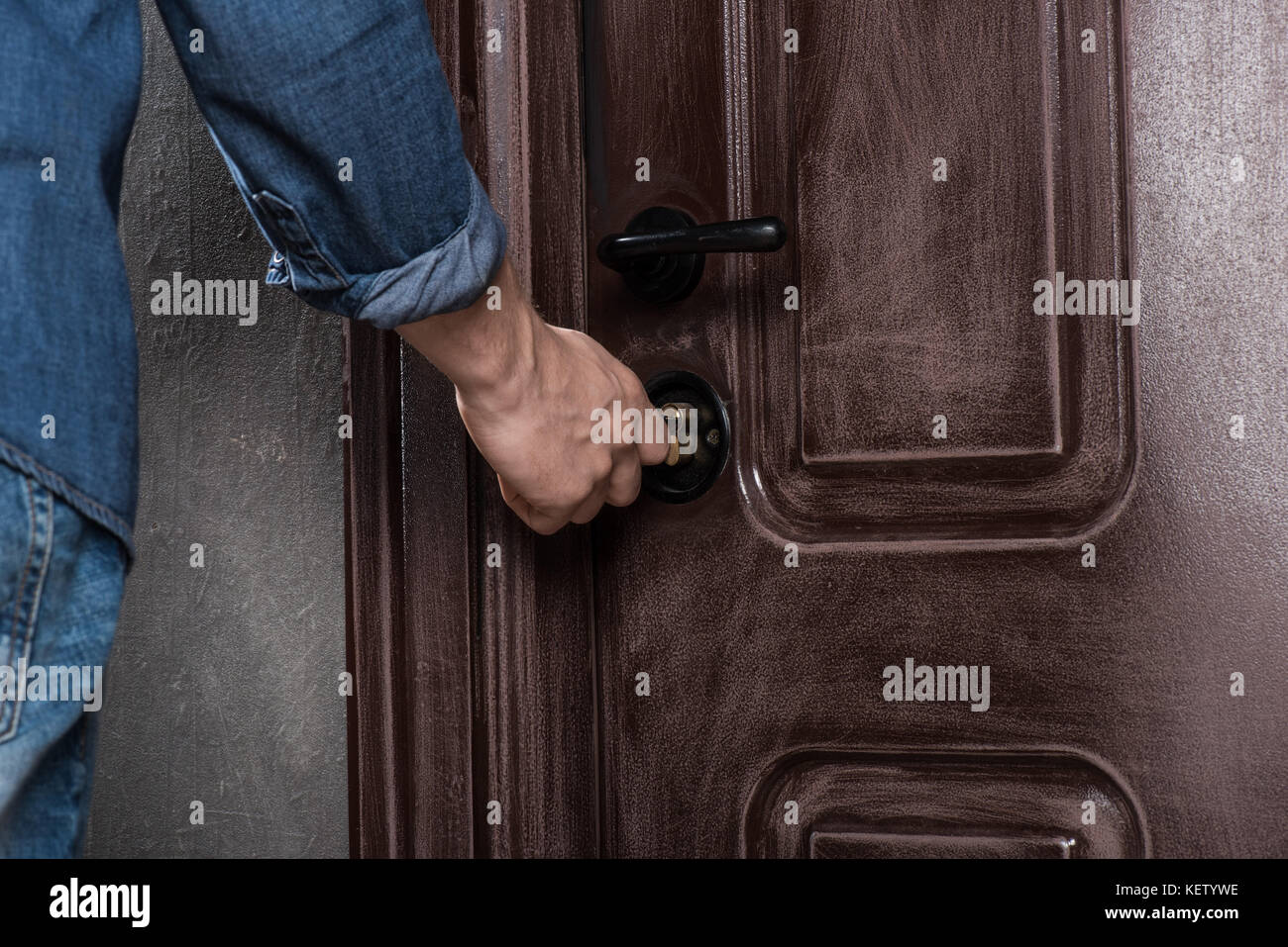 man opening door Stock Photo - Alamy