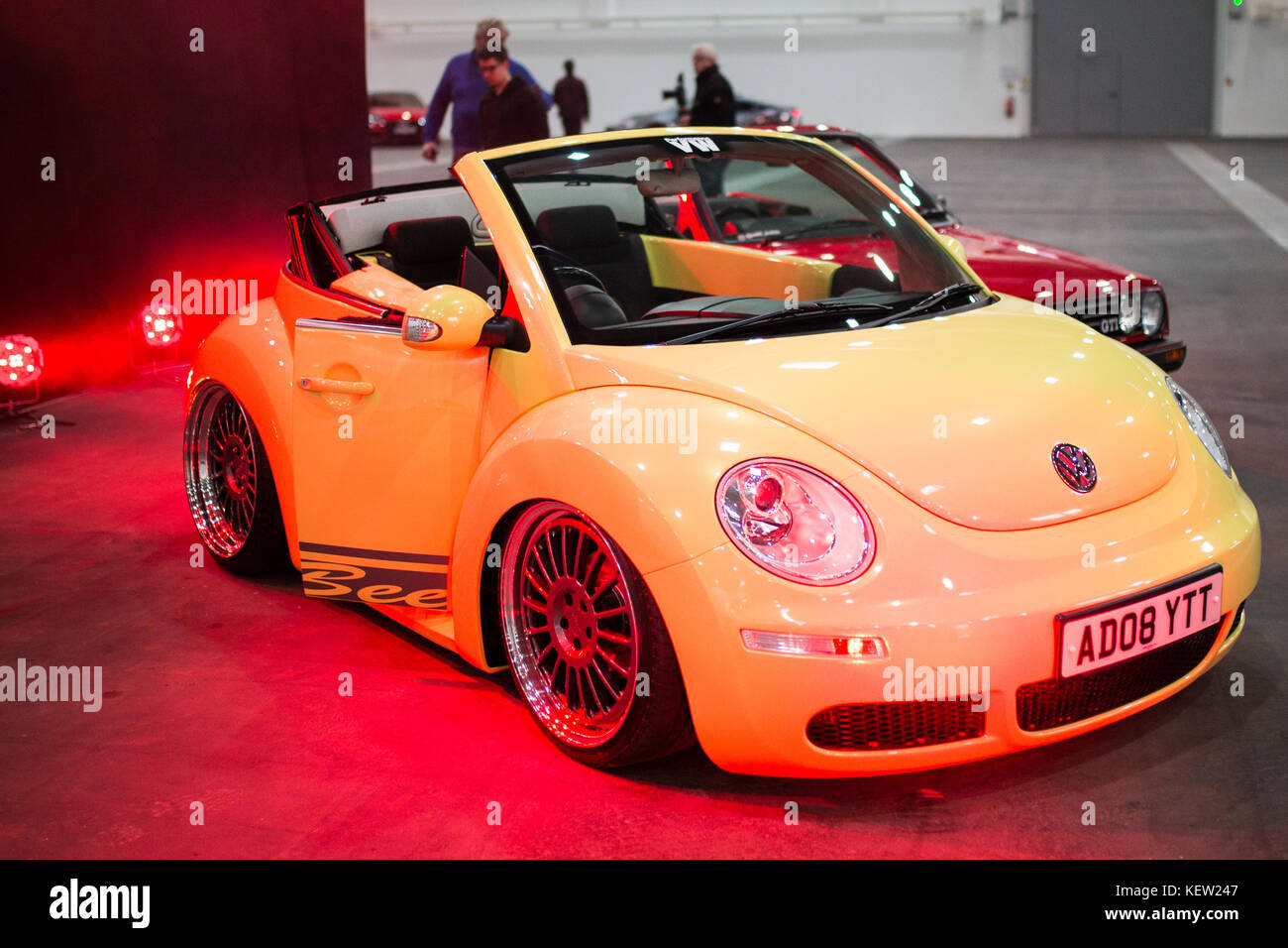 Essen, Germany. 23rd Oct, 2017. A VW Beetle "Bee" can be seen under ...