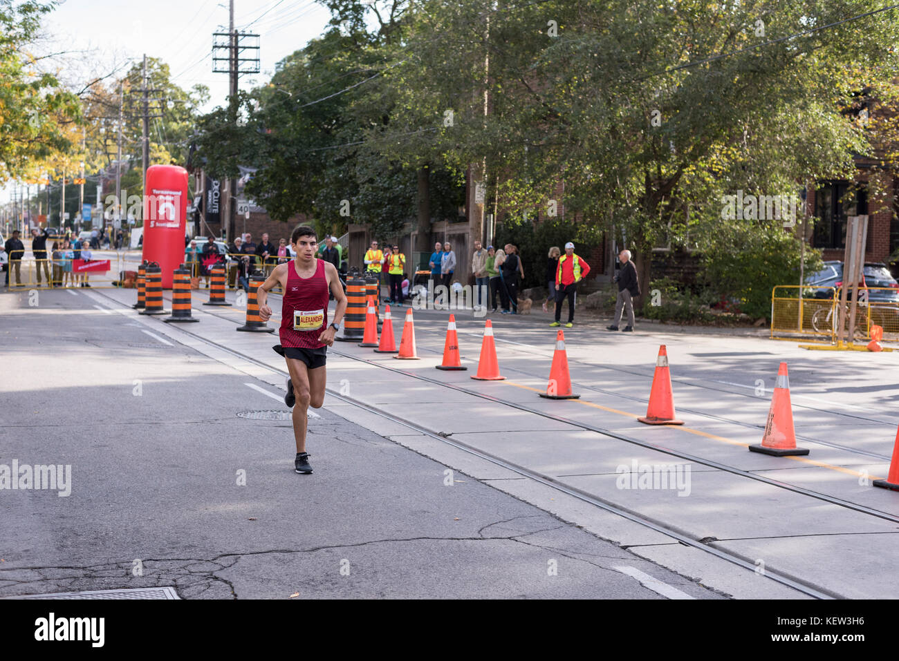 Toronto, Canada. 22nd Oct, 2017. USA marathon runner Alexander Arsian ...