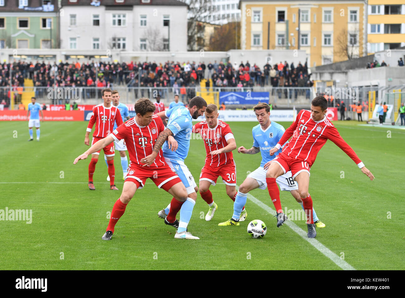 Muenchen, Deutschland. 22nd Oct, 2017. v.li:Nicolas FELDHAHN (FCB ...