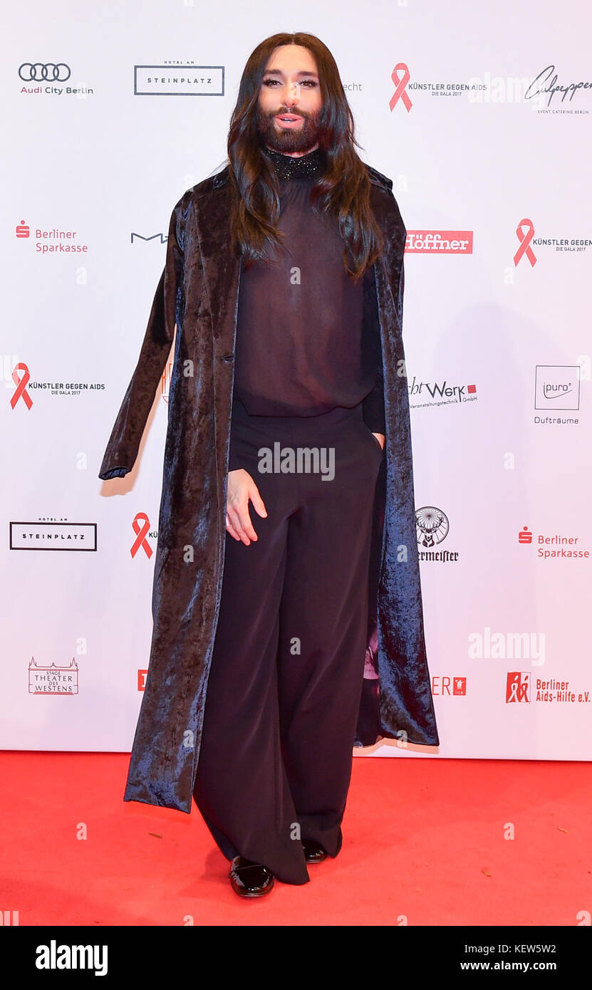 Berlin, Germany. 23rd Oct, 2017. Singer Conchita arrives at the charity ...
