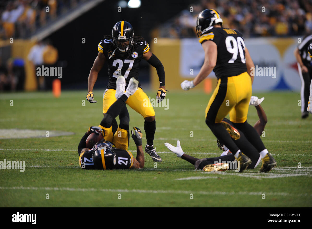 Pittsburgh, PA, USA. 22nd Oct, 2017. Joe Haden #21 interception during ...
