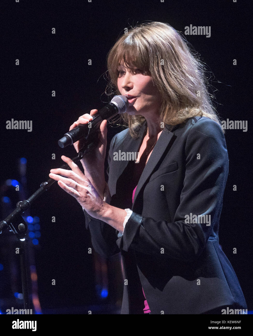 Singer french first lady carla hi-res stock photography and images - Alamy