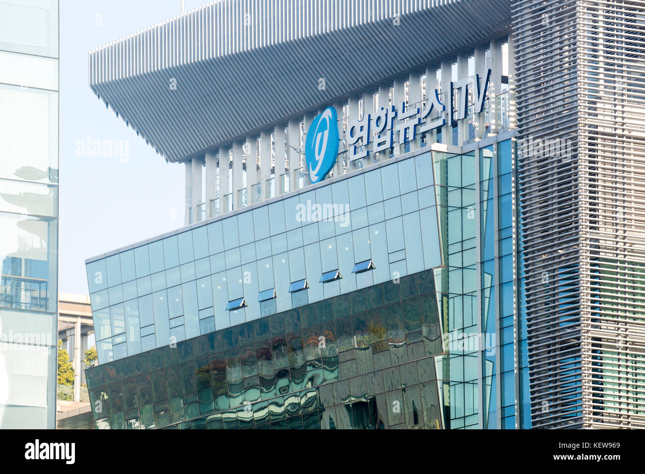 Yonhap news tv hi-res stock photography and images - Alamy