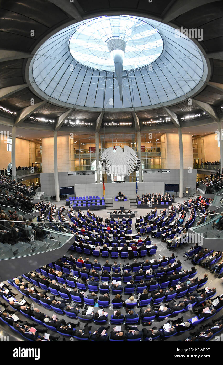 Berlin, Germany. 24th Oct, 2017. Parliamentarians take their seats in ...