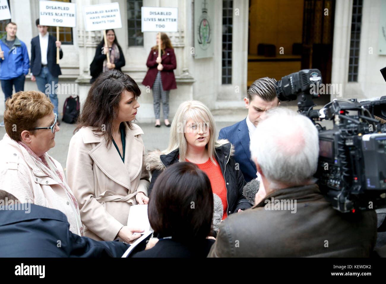 Supreme Court. London, UK. 24th Oct, 2017. Sarah Ewart (in red), whose ...