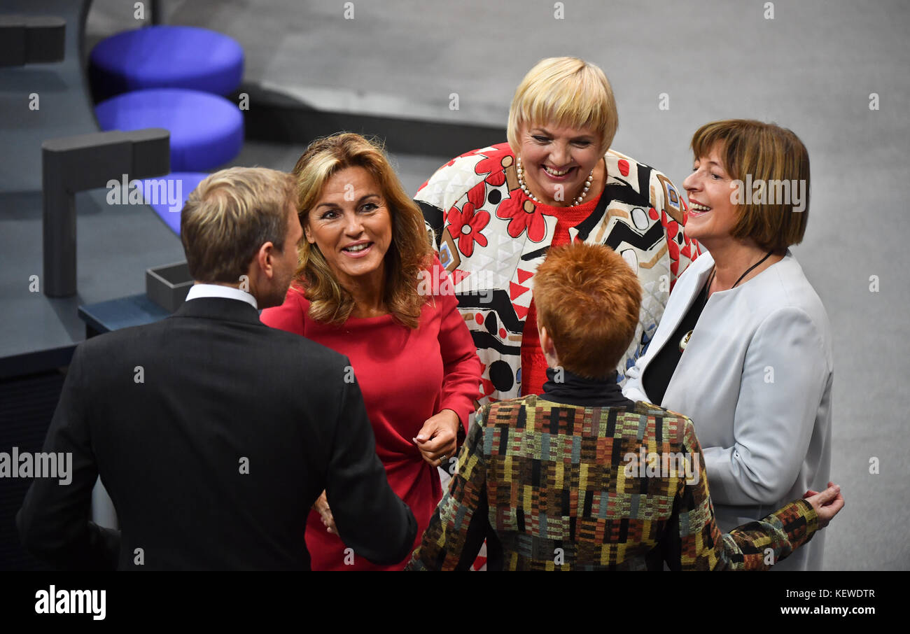 Berlin, Germany. 24th Oct, 2017. L-R: German MPs Christian Lindner (FDP ...