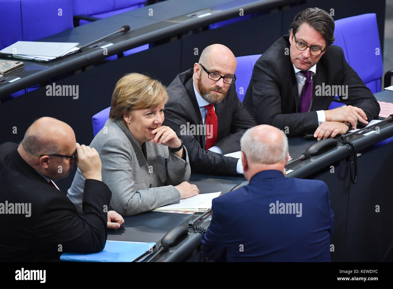 Berlin, Germany. 24th Oct, 2017. L-R: Minister of the chancellery Peter ...