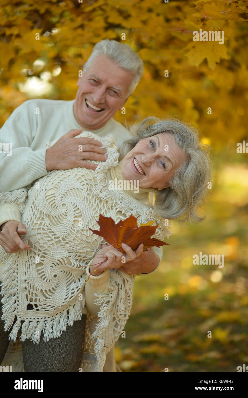 Senior couple relaxing in park Stock Photo - Alamy