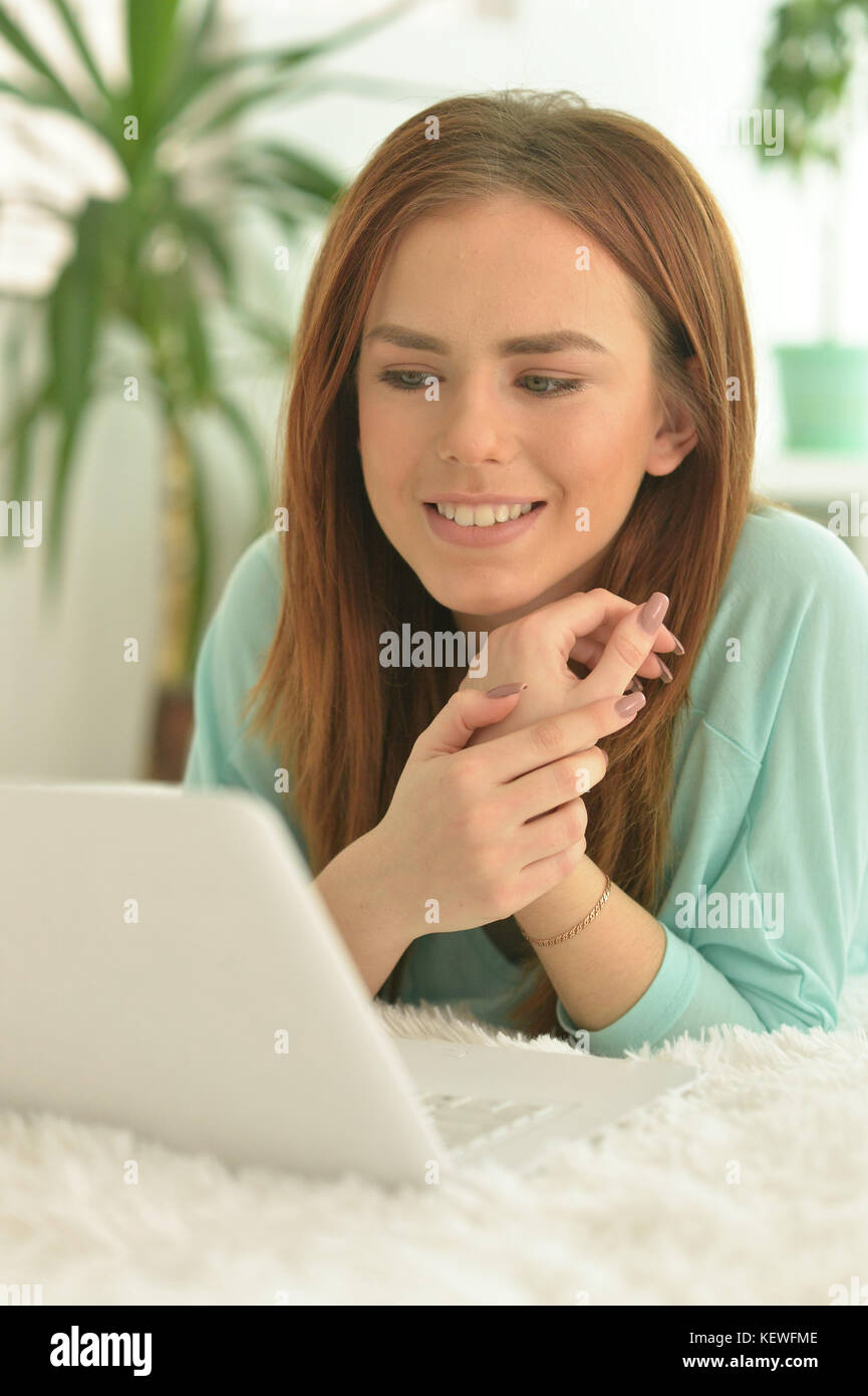 woman using laptop Stock Photo - Alamy