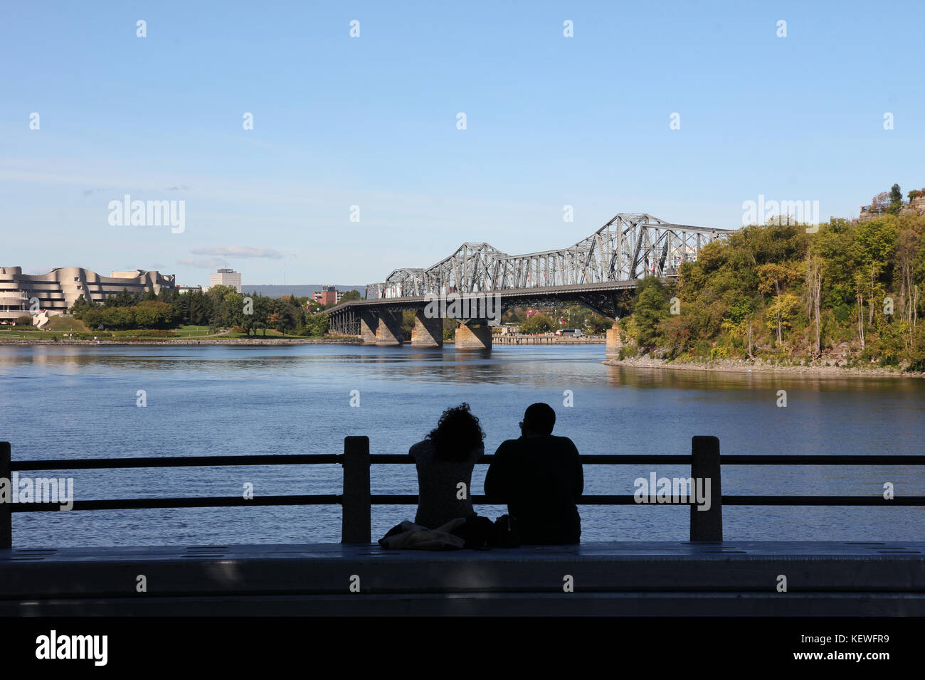 Couple looking over a bridge hi-res stock photography and images - Alamy