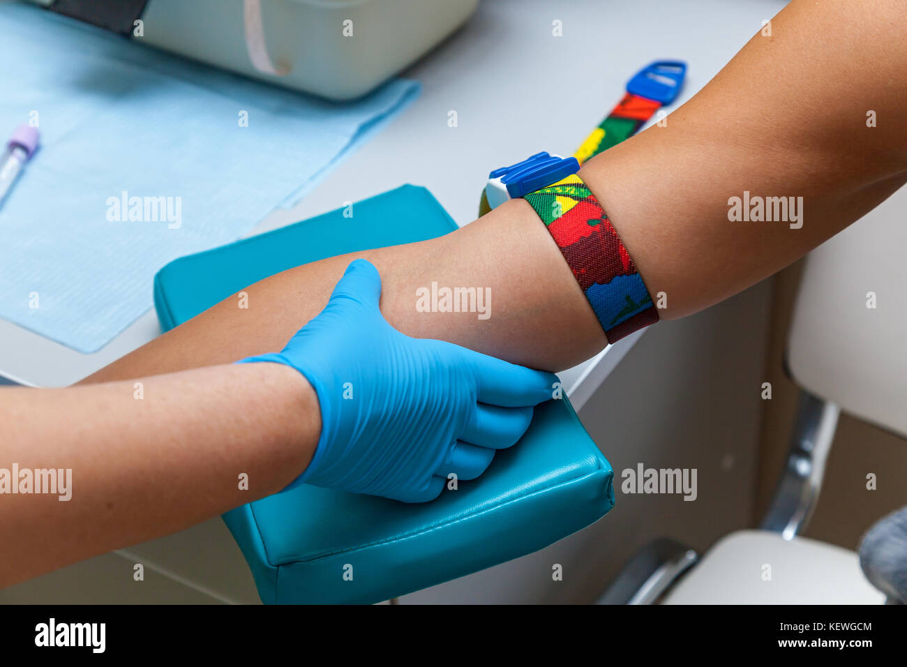 Blood draw adult hi-res stock photography and images - Alamy
